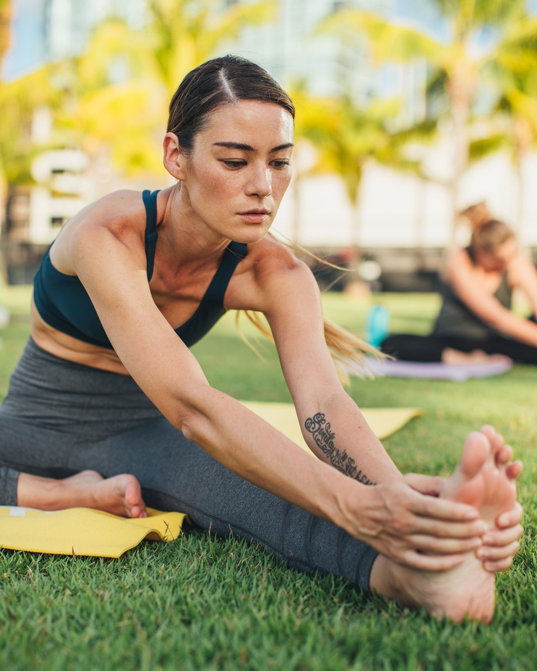 The only thing more invigorating than yoga? Yoga in the Park! 🧘‍♀️ Give ...
